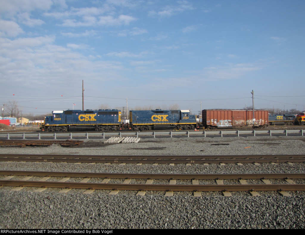 CSX 6922 and 2282